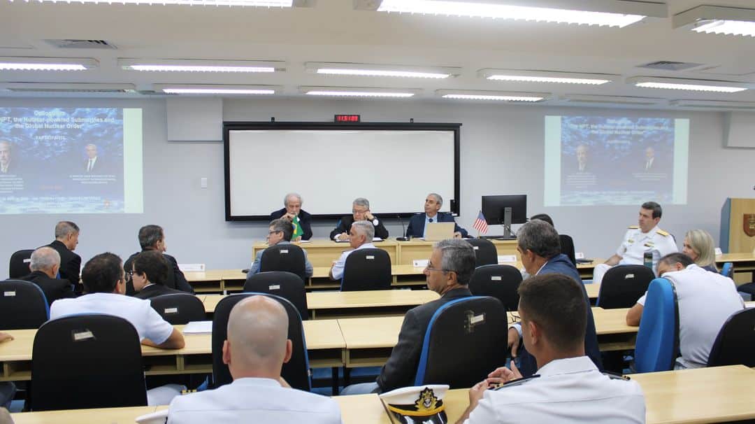 ESCOLA DE GUERRA NAVAL E ESCOLA SUPERIOR DE GUERRA PROMOVEM COLÓQUIO ... ESCOLA DE GUERRA NAVAL E ESCOLA SUPERIOR DE GUERRA PROMOVEM COLÓQUIO ...
